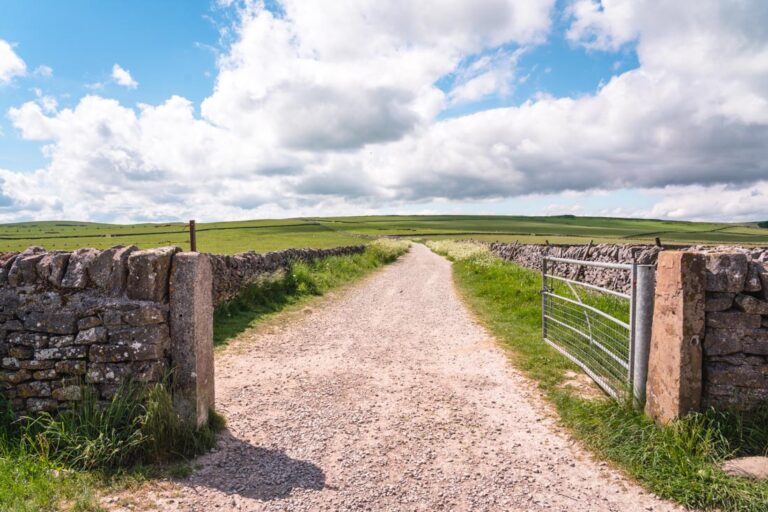 The Ultimate Guide to the Mam Tor Walk, Peak District (2023 Guide)